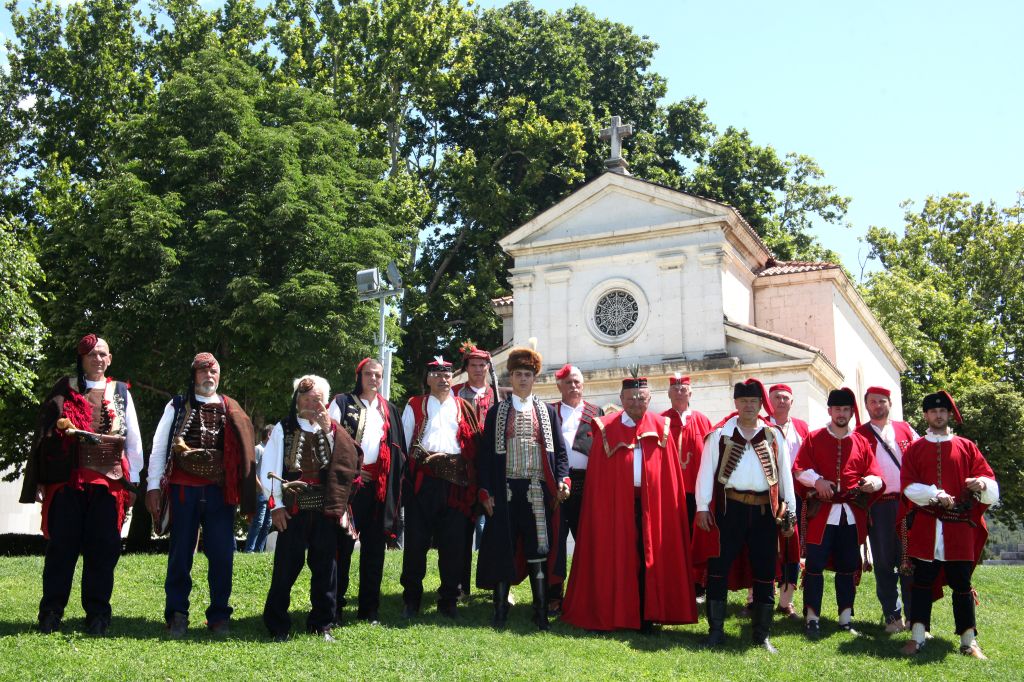 Sinjski alkari, kliški uskoci i Poljičani u tradicionalnom hodočašću od ...